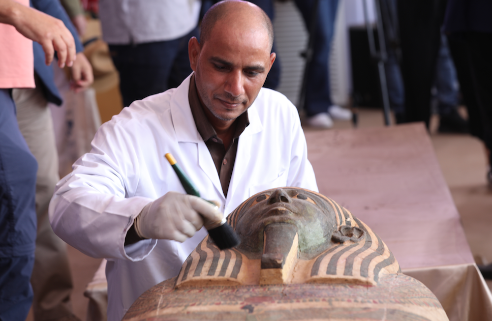 Egyptian Archaeologists Unveil Discovery Of 59 Sealed Sarcophagi|arab